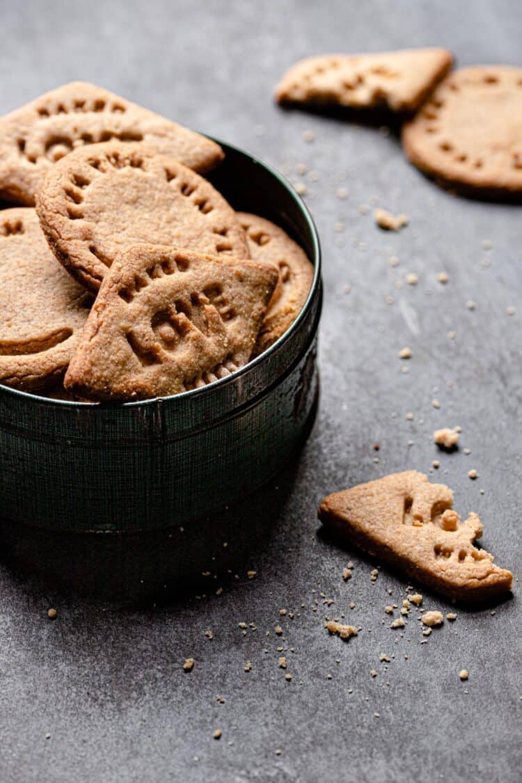 Rye shortbread cookies, easy to make and made with 100% rye flour.