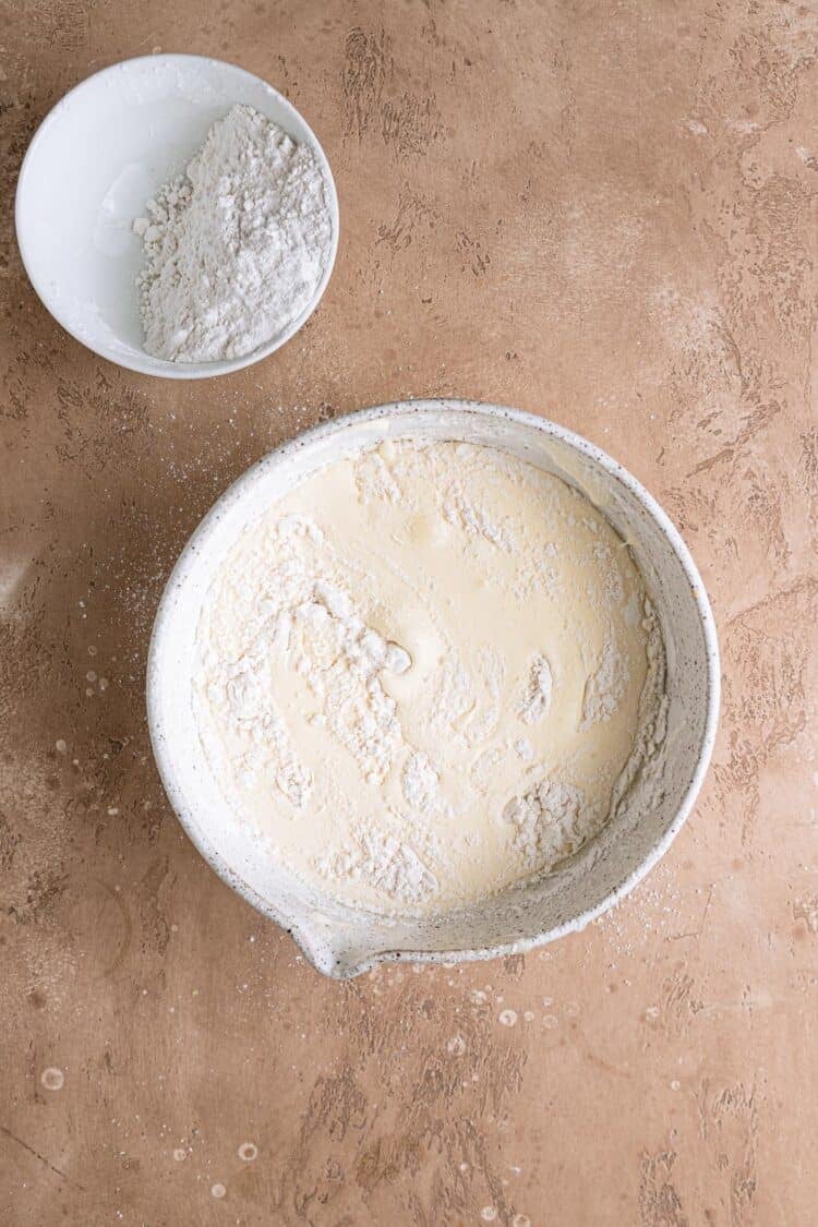 Sponge Cheesecake Cake light and tender cheecake cake.