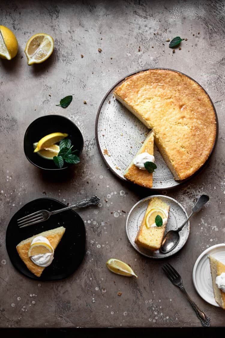 Sponge Cheesecake Cake light and tender cheecake cake.