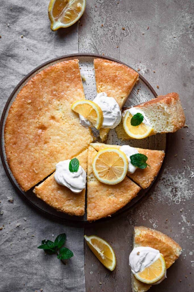 Sponge Cheesecake Cake light and tender cheecake cake.