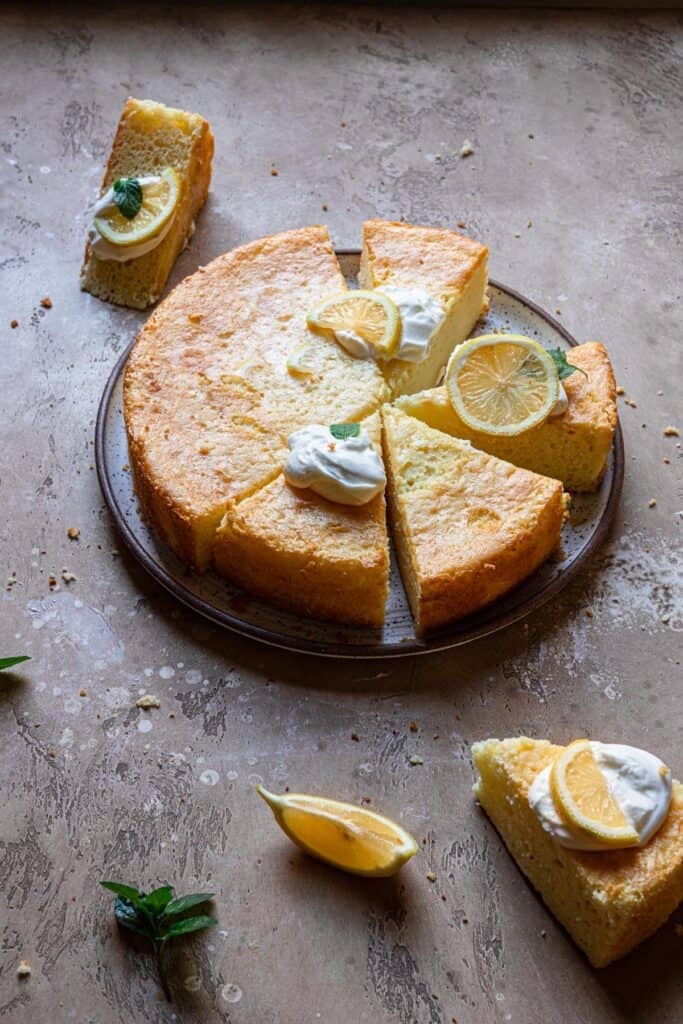 Sponge Cheesecake Cake light and tender cheecake cake.