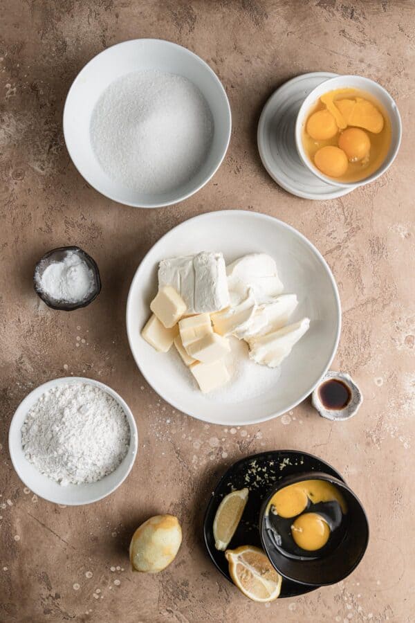 Sponge Cheesecake Cake light and tender cheecake cake.