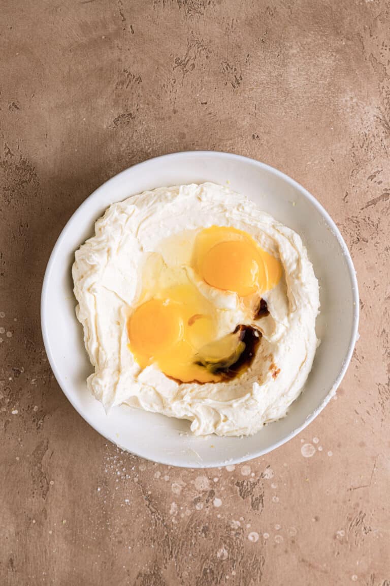 Sponge Cheesecake Cake light and tender cheecake cake.
