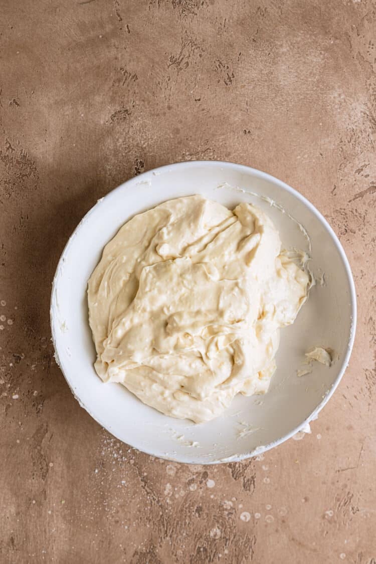 Sponge Cheesecake Cake light and tender cheecake cake.
